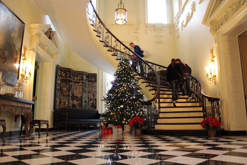 Christmas at the Swan House – WABE