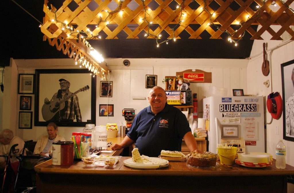 Grandchildren, Community Keep Suwanee Bluegrass Tradition Alive – WABE