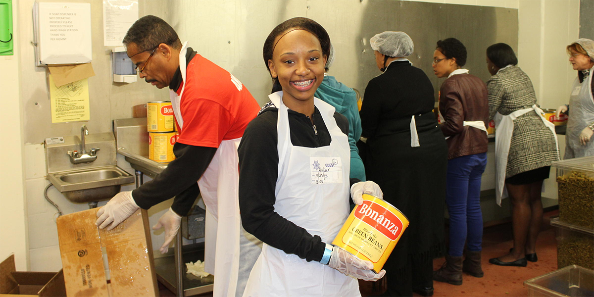 Hosea Helps, Volunteers Serve Thousands Thanksgiving Meals – WABE