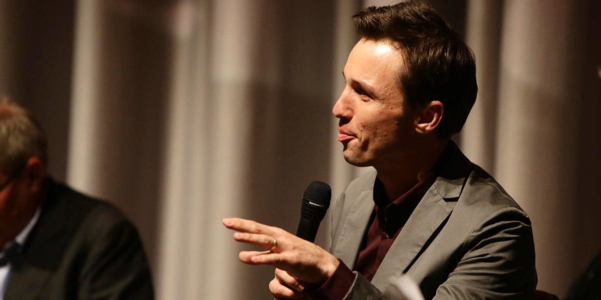 Markus Zusak Celebrates 10th Anniversary Of ‘The Book Thief’ – WABE