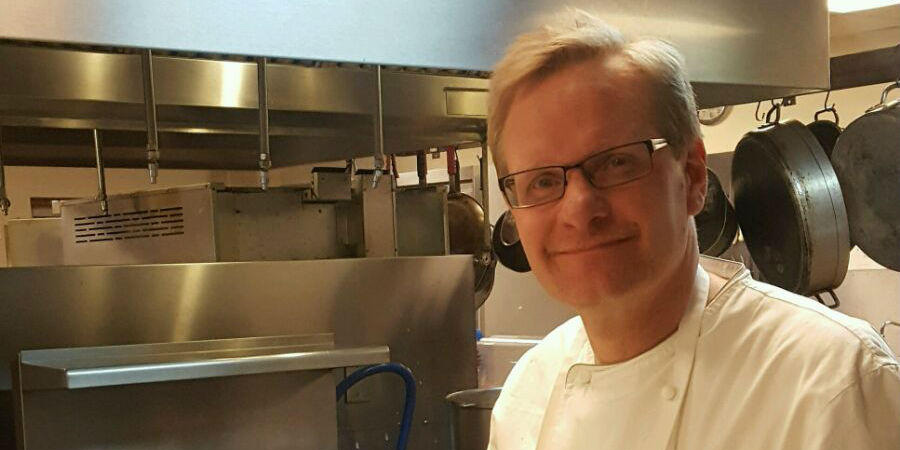 Former White House Chef Brings Thanksgiving Meal To Homeless – WABE