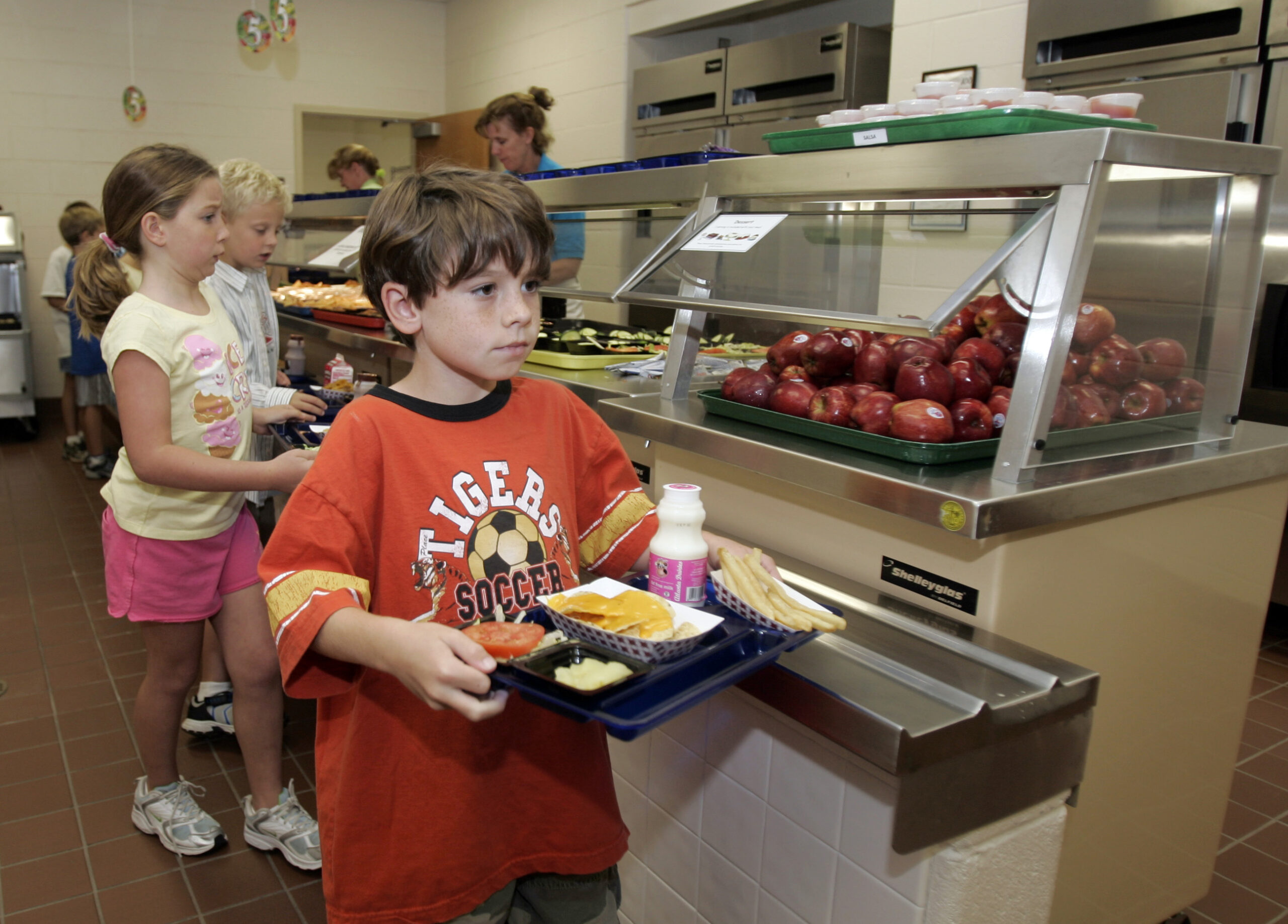 Summer Meals Program Aims to Bridge Nutrition Gap for Ga. Students – WABE