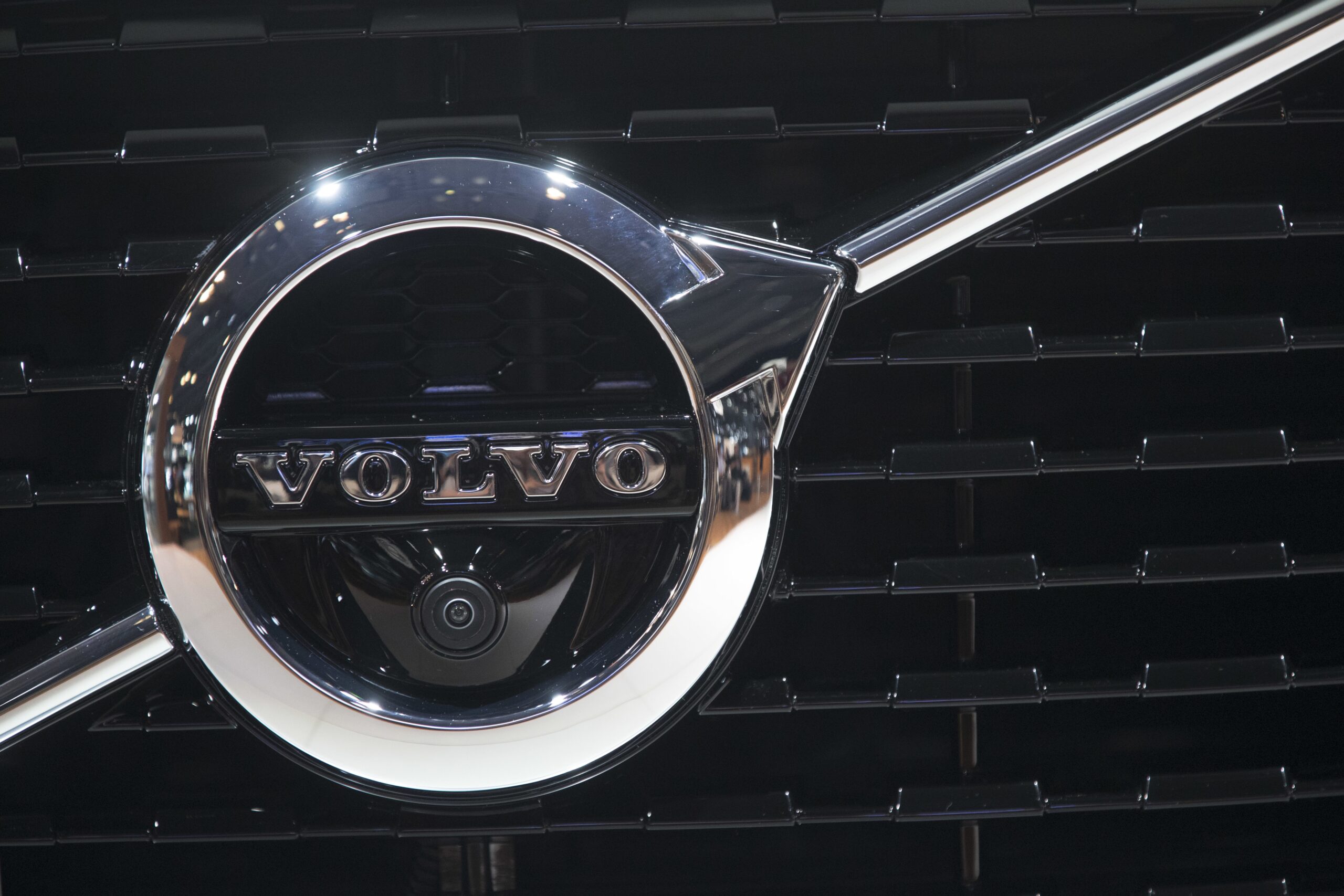 Volvo To Be First Major Automaker To Forgo Traditional Engines – WABE