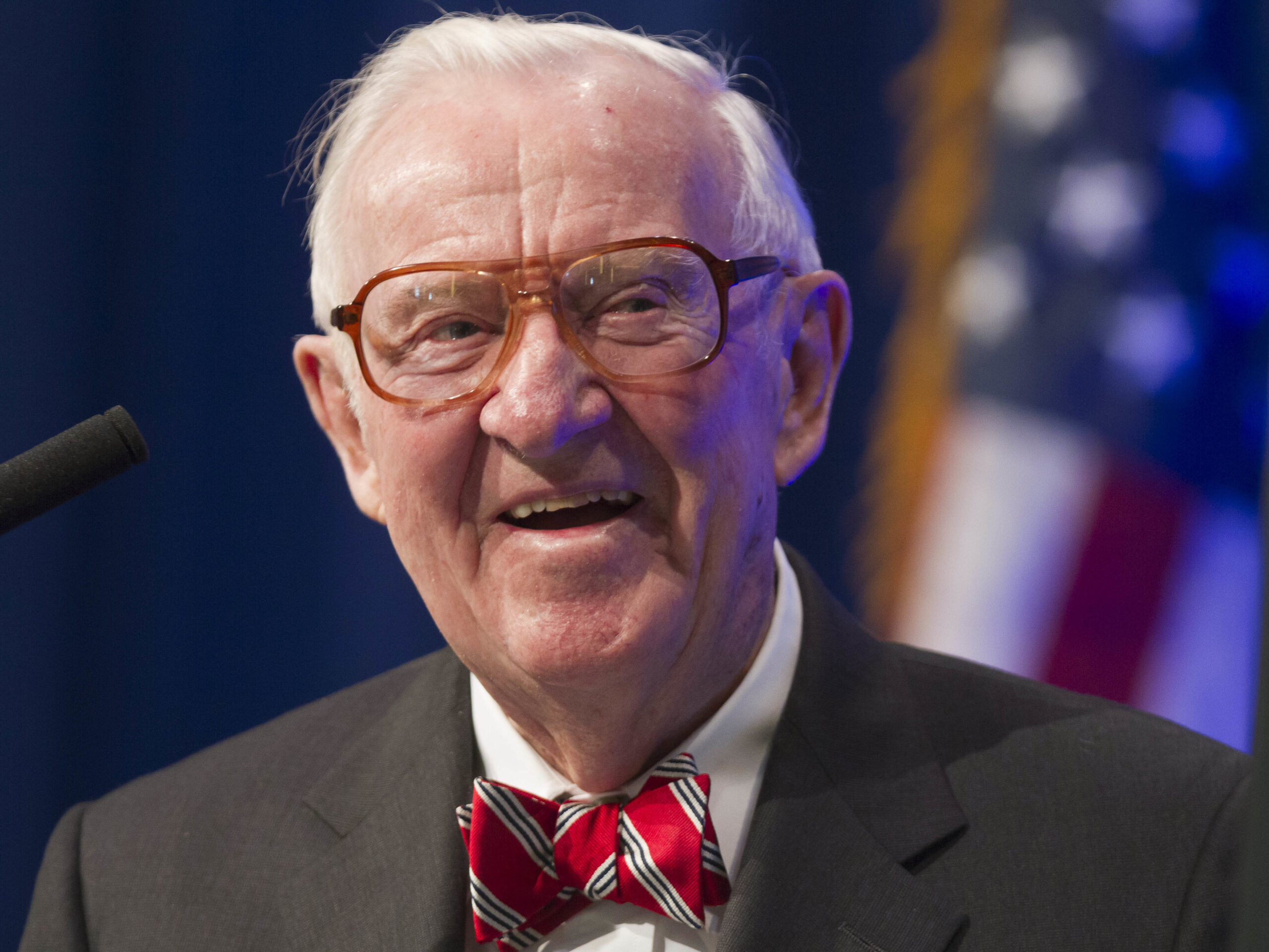 Retired Supreme Court Justice Stevens Calls For Repeal Of Second ...