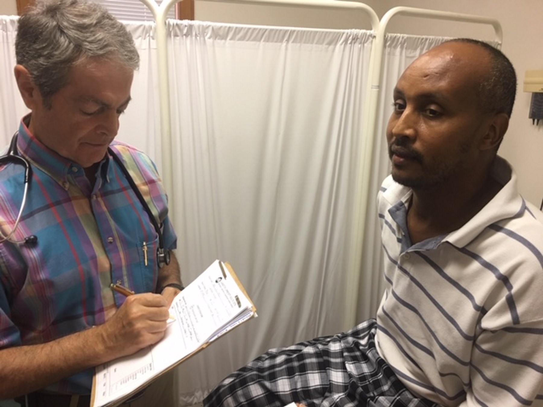 Giving Back: Immigrant Doctors Helping Immigrant Patients In Georgia – WABE