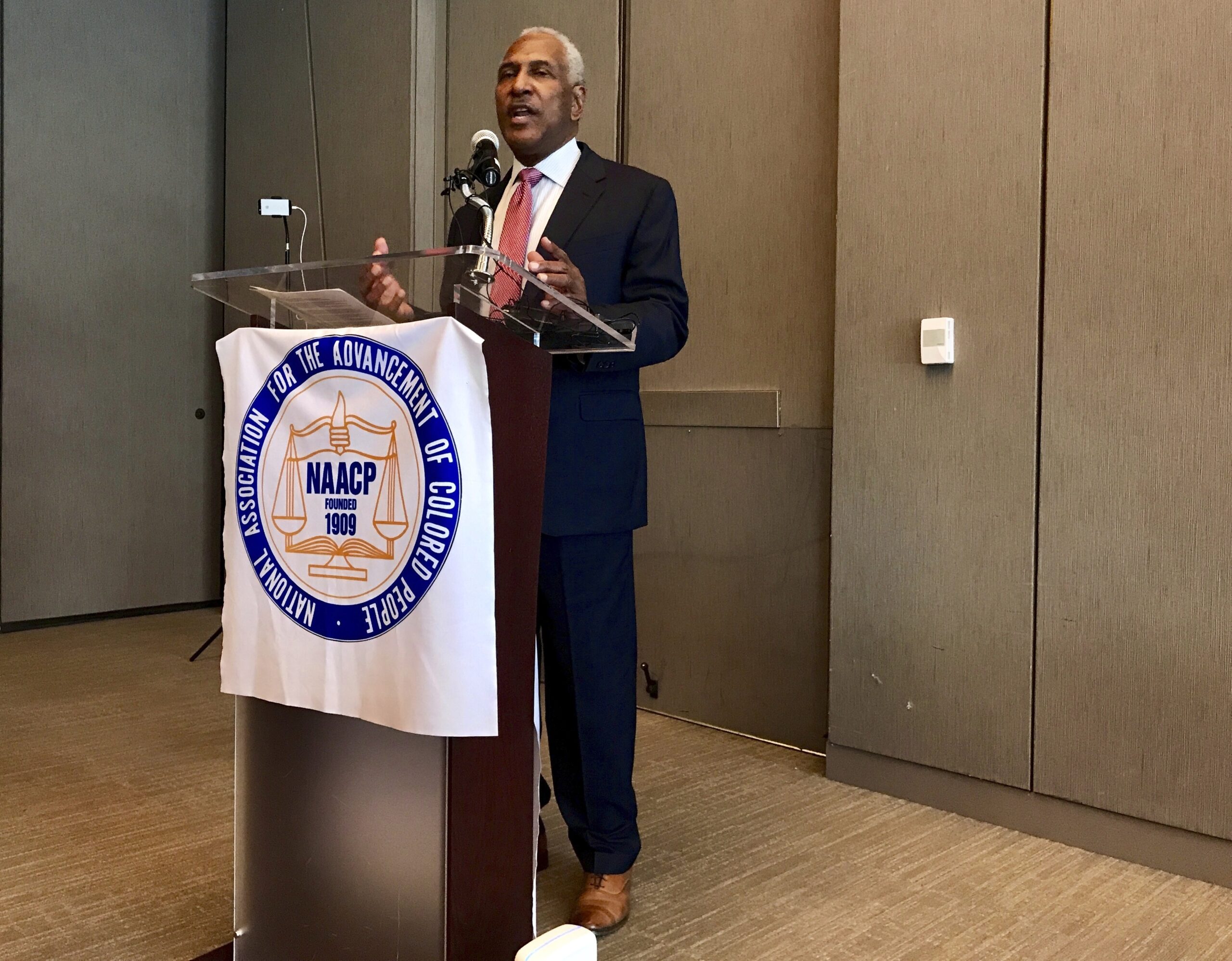 Groups Using Super Bowl In Push Against Confederate Statues – WABE