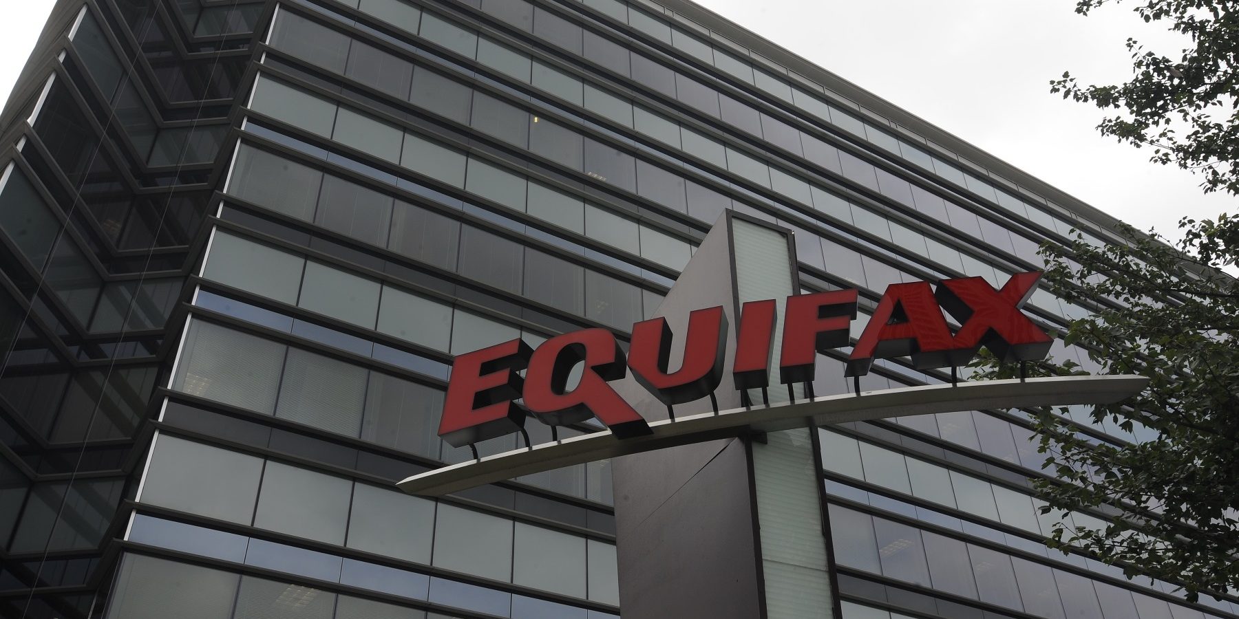 Former Equifax Executive Pleads Guilty To Insider Trading – WABE