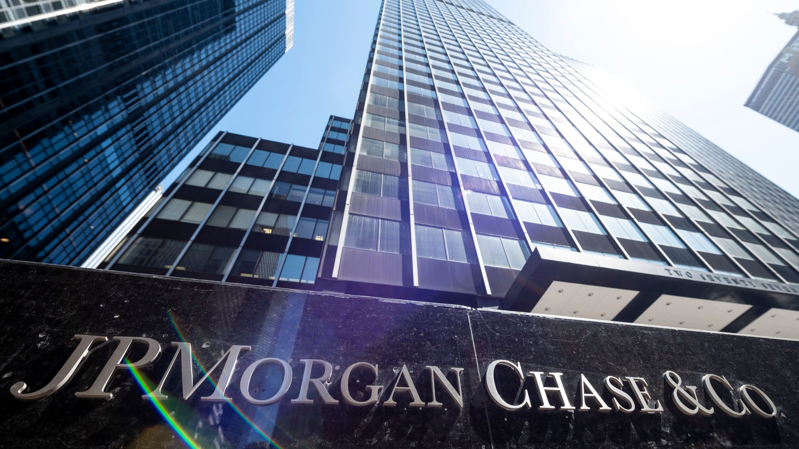 A Dad Wins Fight To Increase Parental Leave For Men At JPMorgan Chase ...