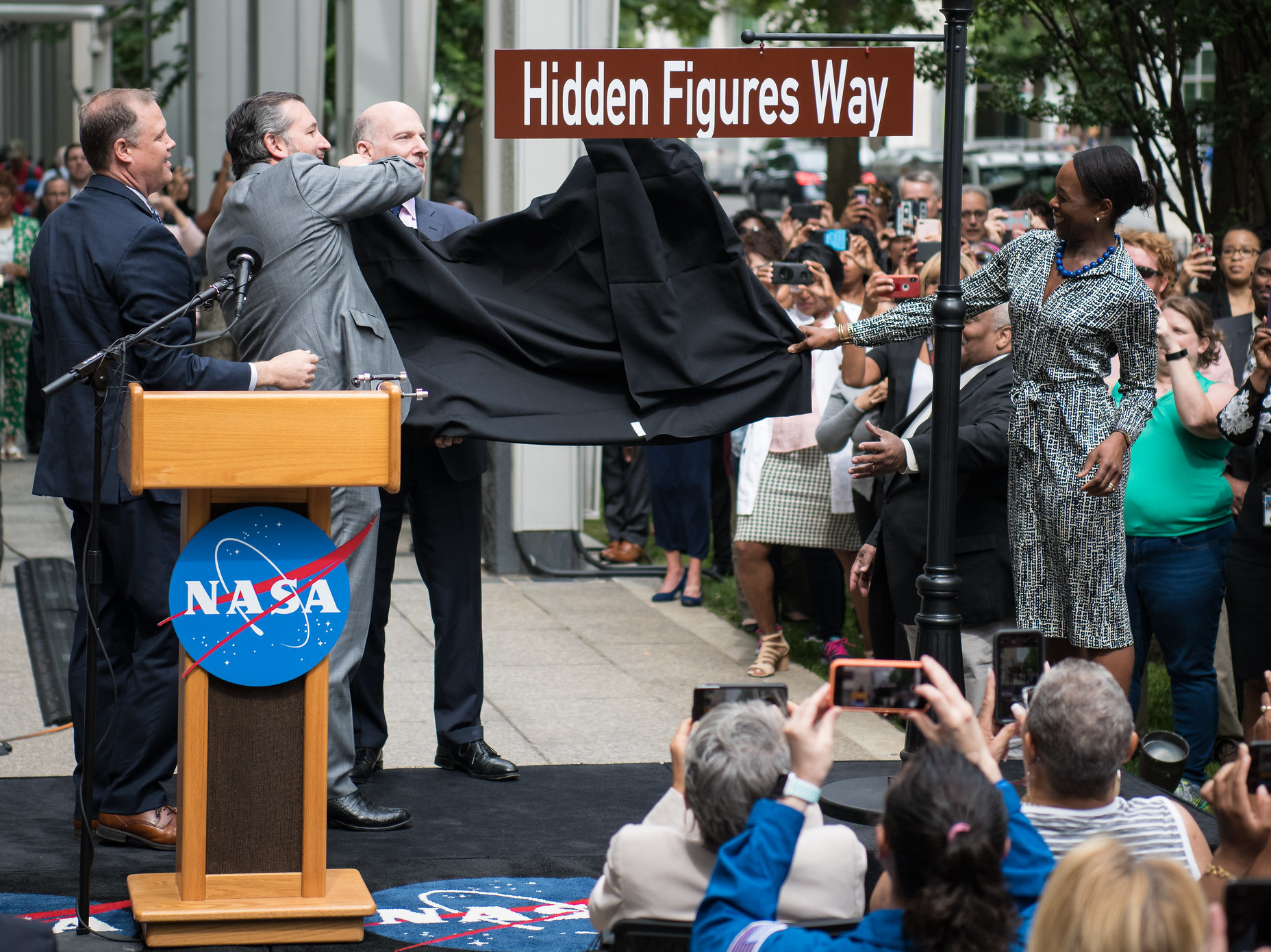 Street In Front Of NASA Headquarters Renamed To Honor ‘Hidden Figures ...