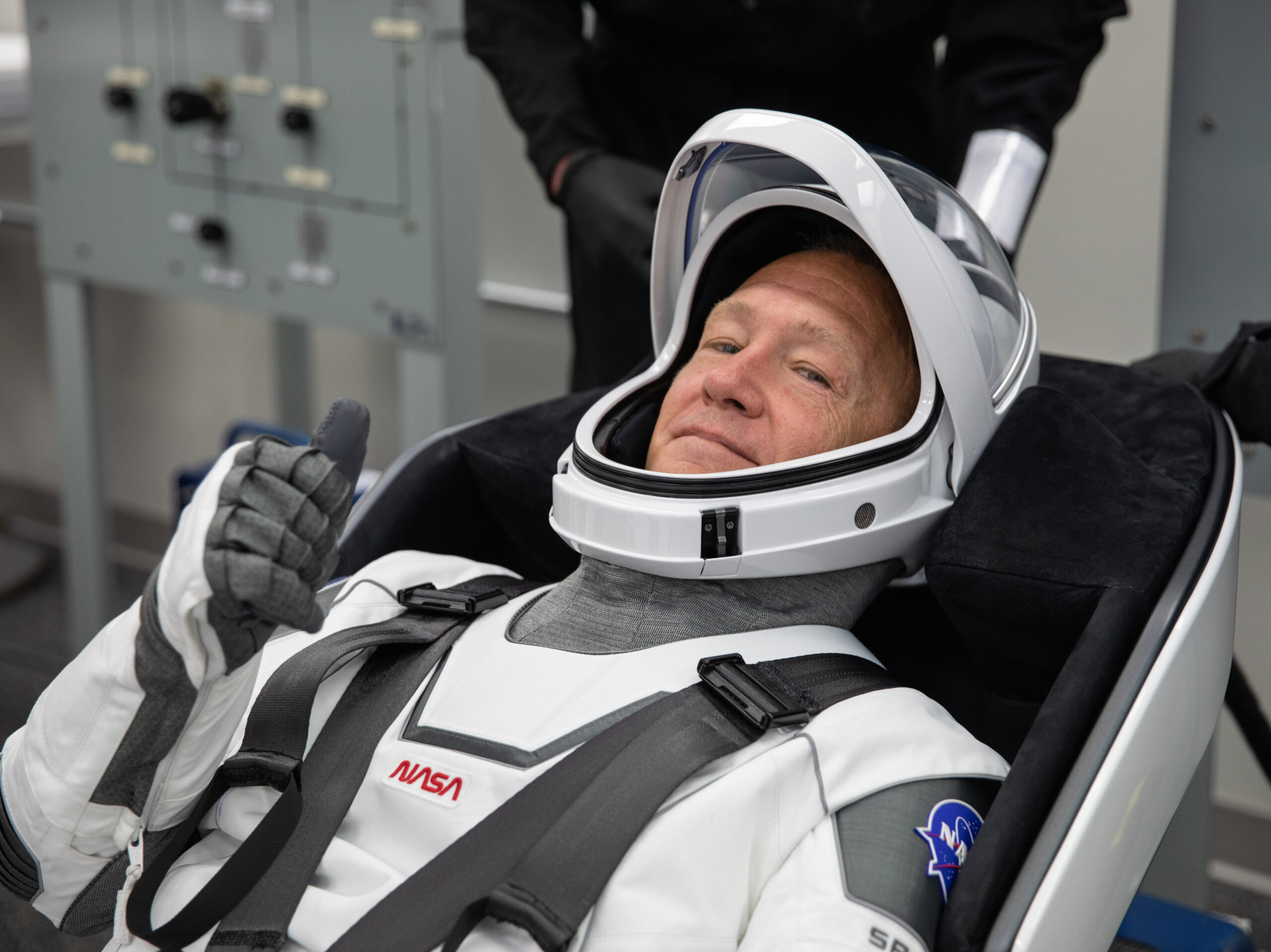 Shuttle Veteran Leads First Human Space Mission Launched From U.S ...