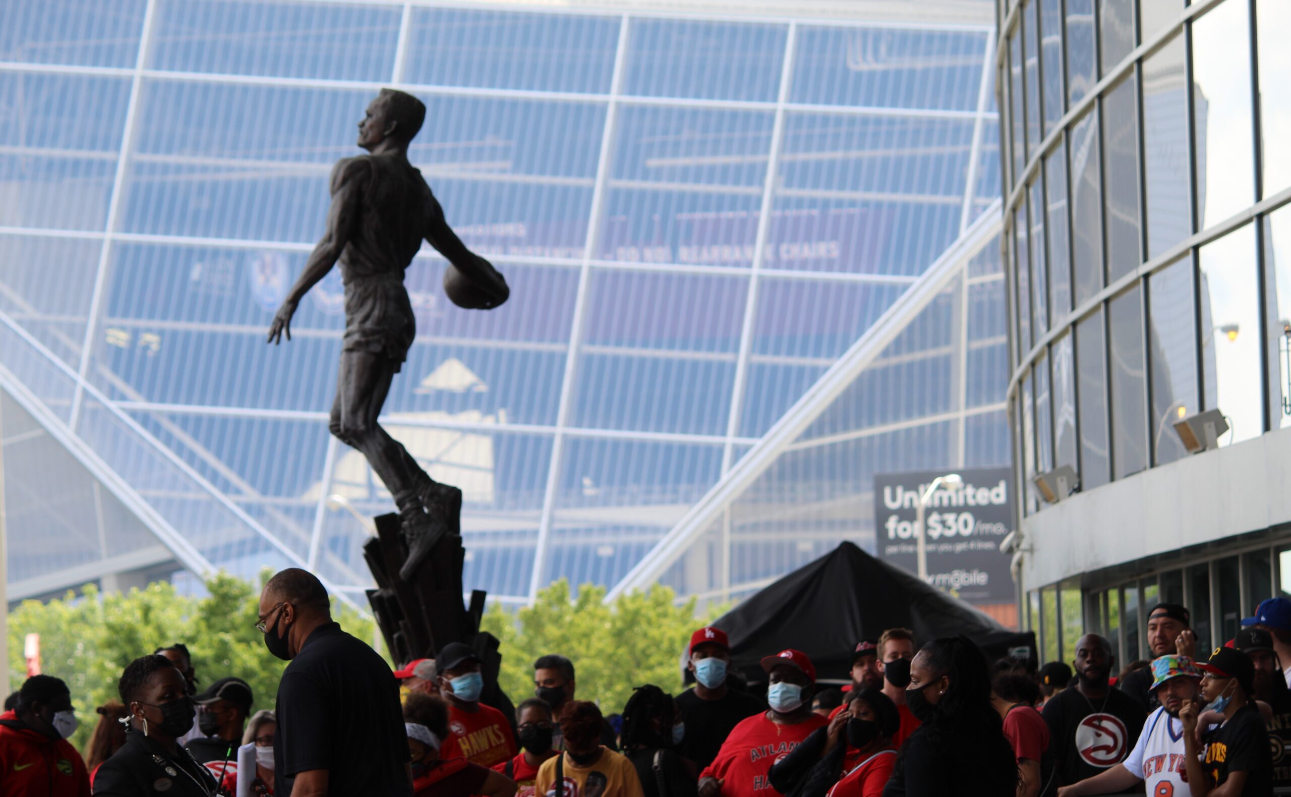 Hawks Fans Love Team’s Perseverance. Trailing in the Series, They’ll ...