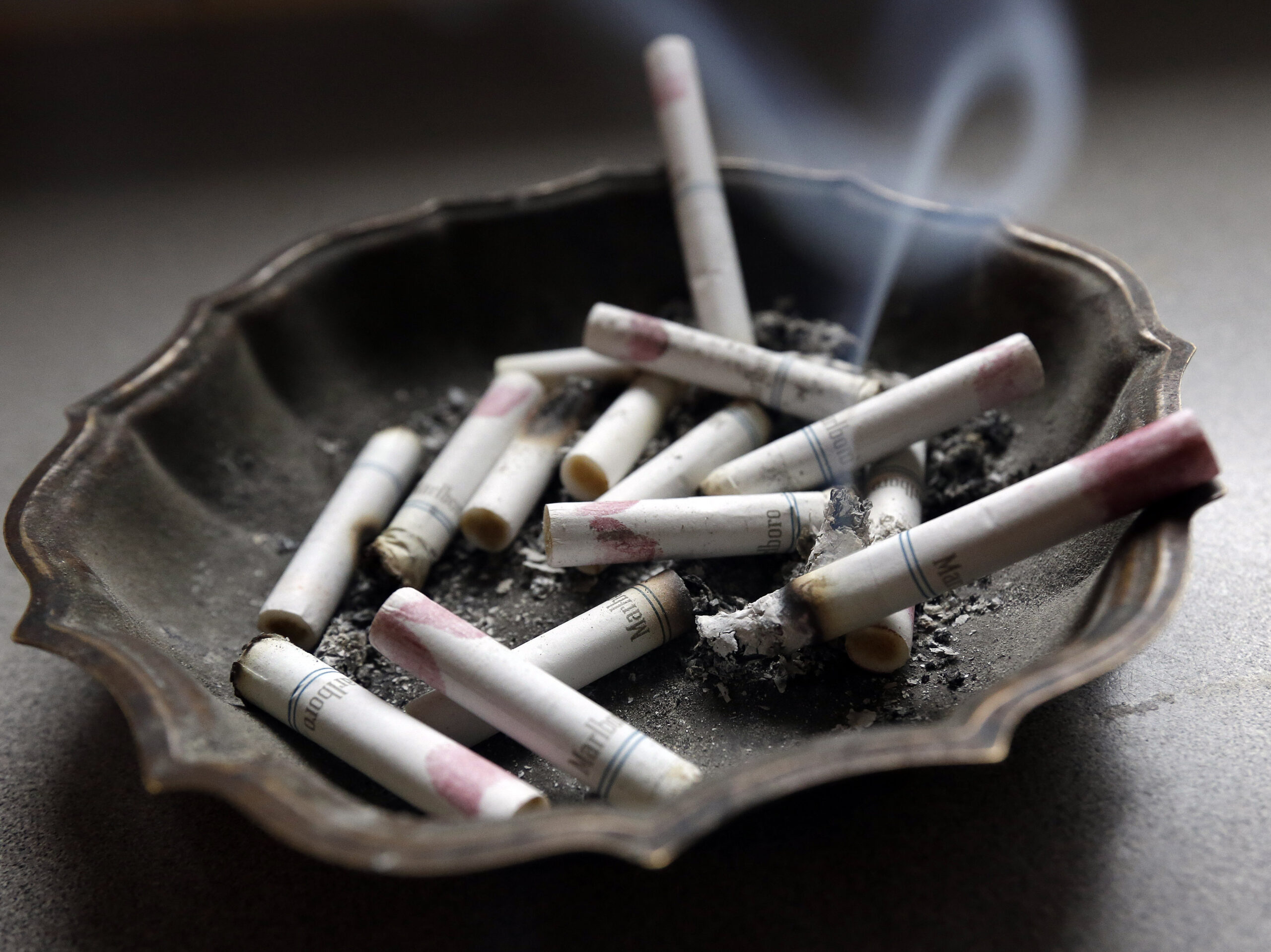 USG employees call on system to change rules for smoking fee – WABE