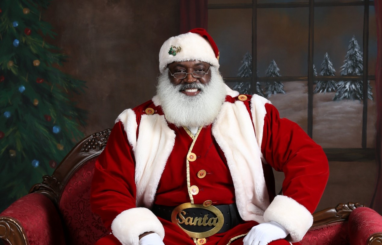 Santa Dee on celebrating Christmas in the aftermath of the pandemic – WABE