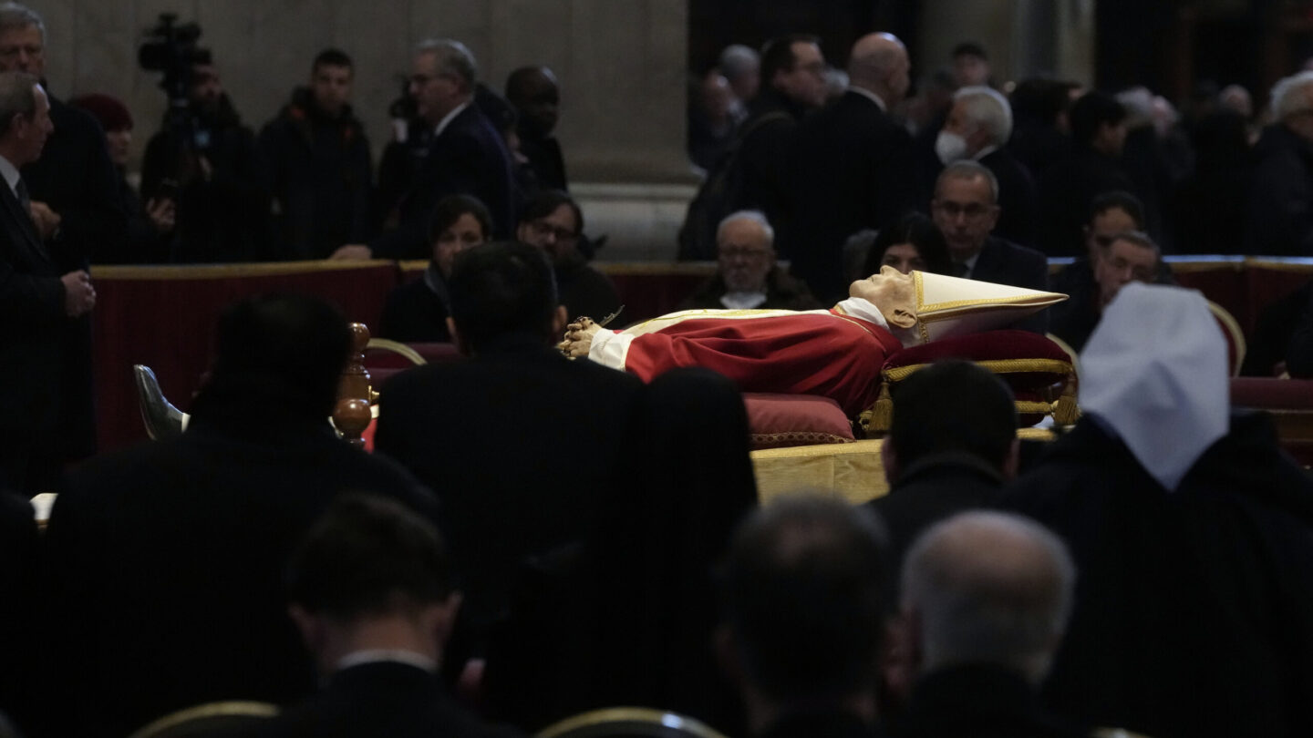 Some 200,000 turn out over 3 days to view Benedict’s body – WABE