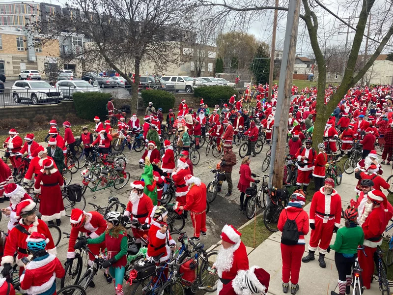 A thousand Santas ditch the sleigh in favor of bikes in downtown ...