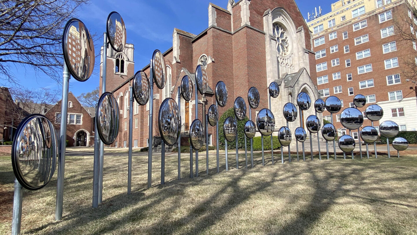 Gregor Turk’s new installation reflects a convex Ponce De Leon Ave – WABE