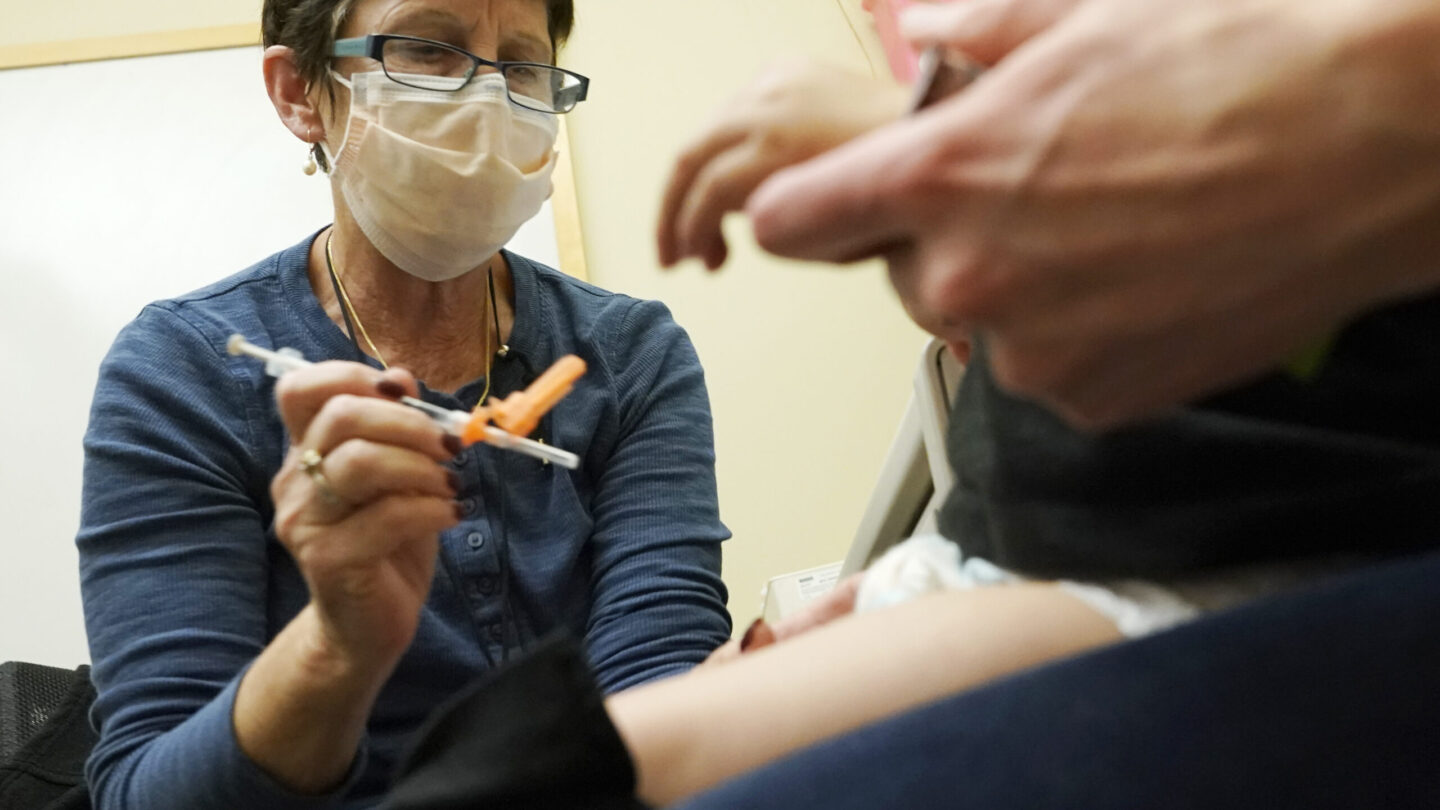 The FDA clears updated COVID-19 vaccines for kids under age 5 – WABE