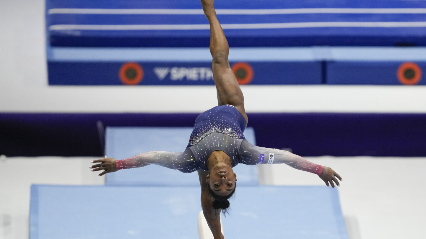 Simone Biles leads U.S. to a record 7th straight team title at world ...